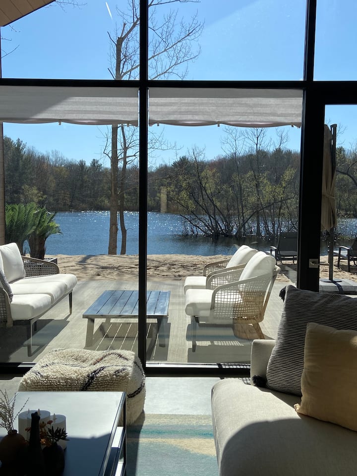 Bright & Modern Home: Heated Pool Open 5/20-10/4 - Stevensville, MI