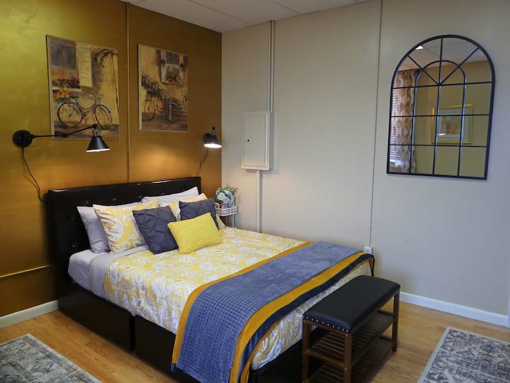 Studio Apt W/kitchenette, 30 Day - Virginia