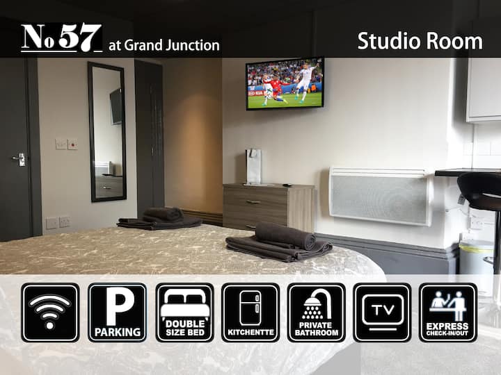 Studio Room 15 At No57 - Superior En-suite Double Room - Nantwich