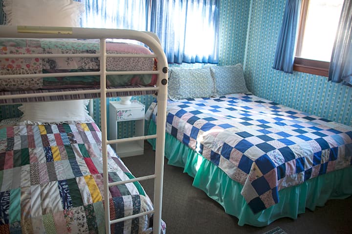 Cyndi's Snow Line Lodge Rm5 - California