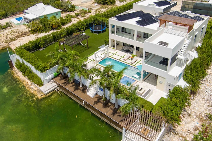 Brand New 7 Bedrooms Modern Luxury Villa - Turks and Caicos Islands