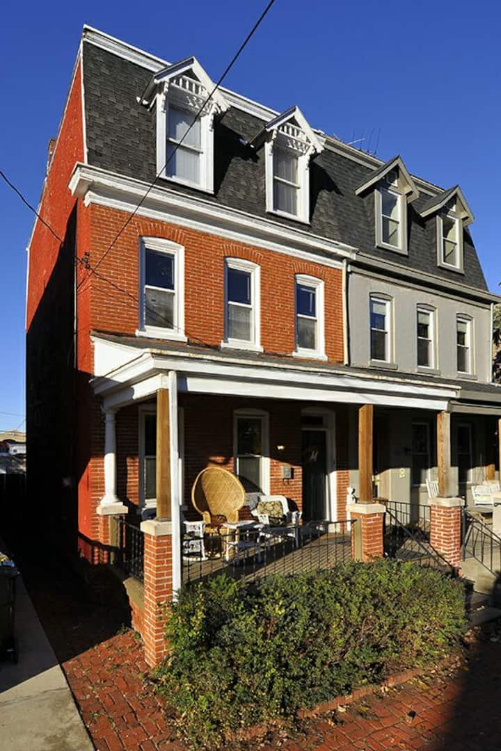 Large Versatile Room With Great Light - Lancaster, PA