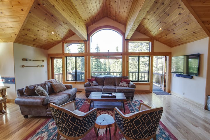 Private Mountain Home-5br/4ba+hot Tub! - Truckee, CA