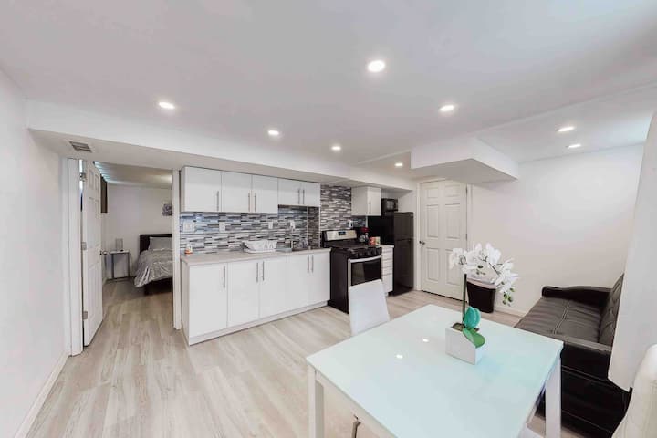 Clean, Comfortable & Modern Apt. W/massage Table! - Owings Mills, MD