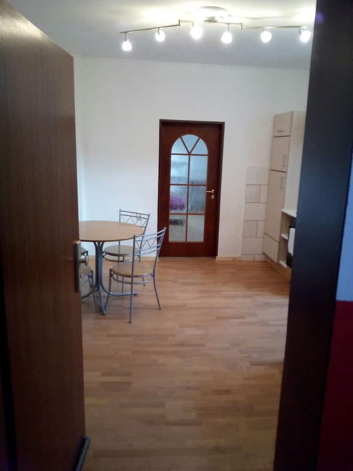 1- Zimmerwohnung, Nah Am Hbf Wie Auch Flughafen - Duisburg