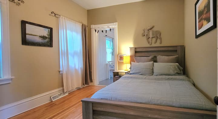Historic 1884 Library Suite, Private Entry - St. Paul, MN