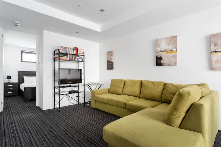 Modern 2 Bed Apartment In The Heart Of St Kilda - St Kilda
