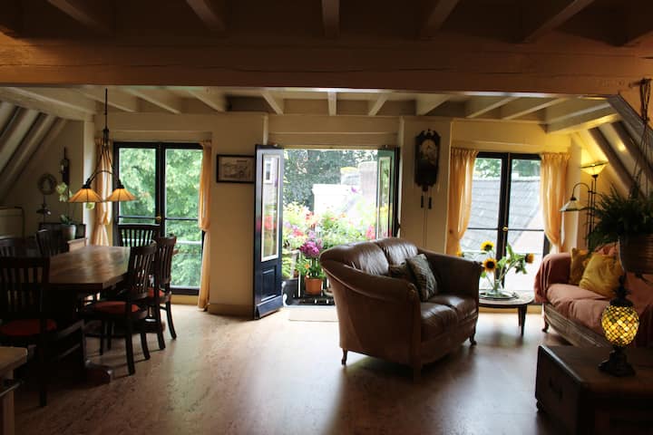 City Center Apartment In Historical Canal House - Utrecht