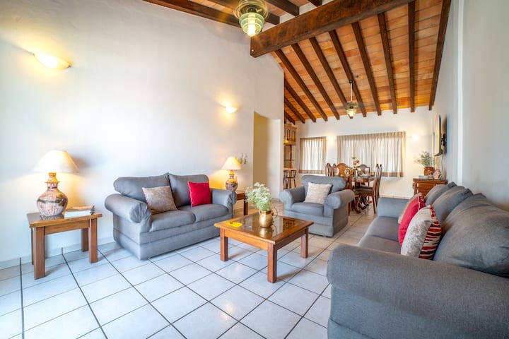 Encanto Vallartense: Casa De 3 Rec En La 5 De Dic - Puerto Vallarta