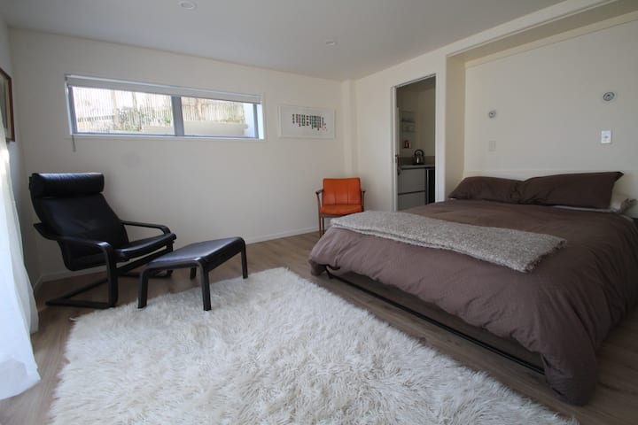 Modern Self-contained Mount Maunganui Studio - Mount Maunganui