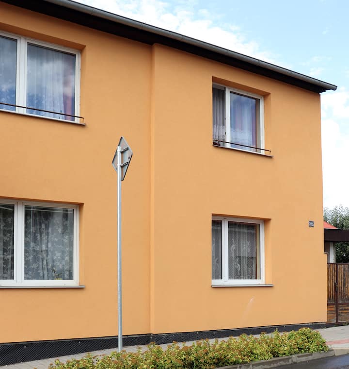 Třilůžkový Pokoj V Penzionu V Klidném Prostředí - Mělník