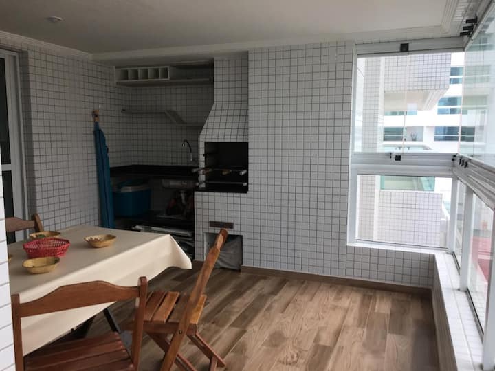 Aconchegante Apartamento Em Edifício Em Frente Ao Mar Com Wi - Fi - Praia Grande