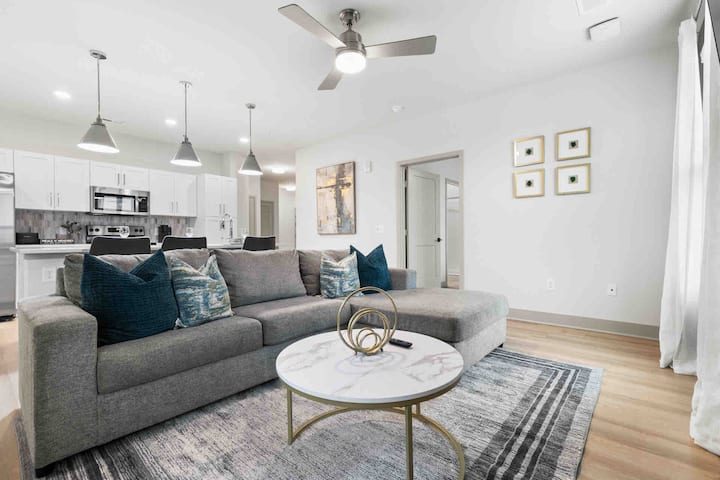 Stylish Living 5 Min From Downtown - Raleigh, NC