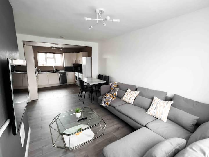 3 Br W/great Links To Central London &Free Parking - London