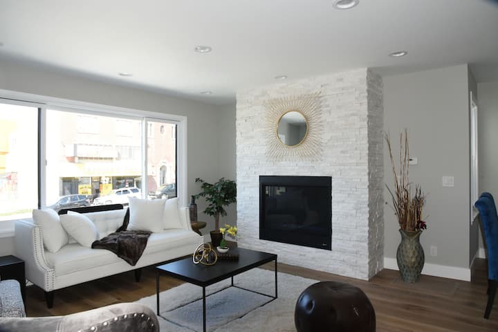 Contemporary Private Bedroom With Dedicated Bath - San Francisco, CA