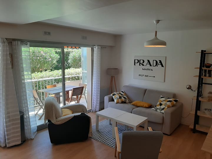 Appartement Calme Dans Résidence Avec Piscine - アンティーブ