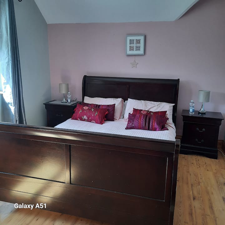 Dog Friendly, Relaxed Household. - Ballina