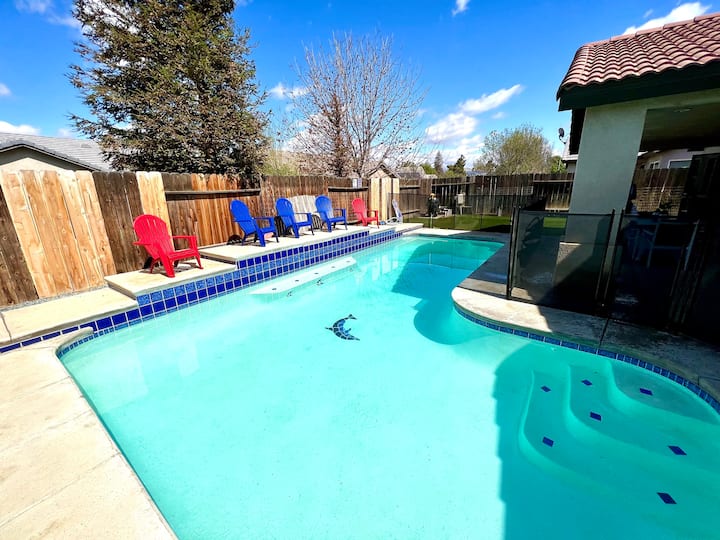 Relaxing Pool House In Bakersfield - Bakersfield, CA