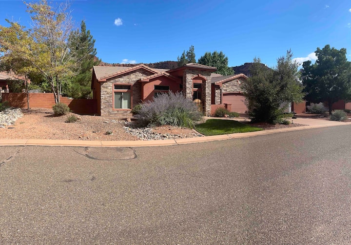 Spectacular 3-bedroom Redrock Canyon Home - Kanab, UT