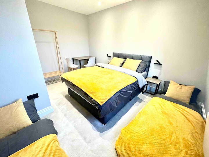 4 People - Abbey Road - St John’s Wood - London - Edgware