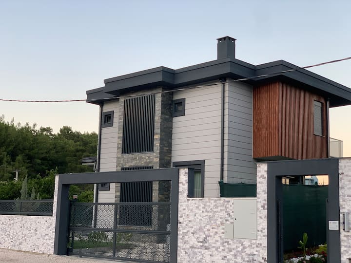Private Villa With Pool, Modern,jacuzzi And Garden - Tekirova