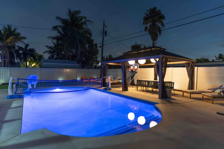 King Bed • Poolside Paradise • 7 Min To Sand • Gym - Deerfield Beach, FL