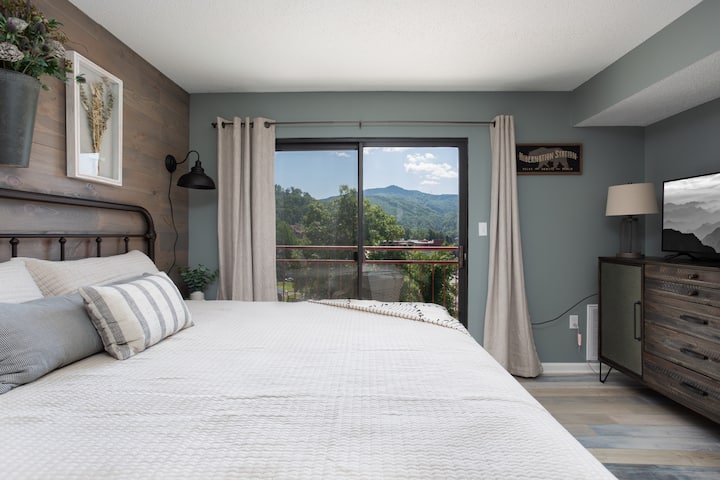 Walk 2 Downtown Gatlinburg/gorgeous Mountain Views - Gatlinburg, TN