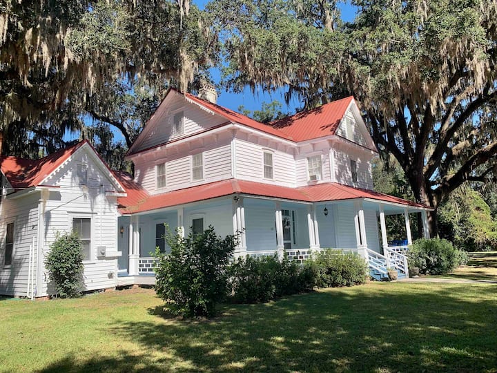 (Entire) Historic Old Savannah Victorian Farmhouse - Hinesville, GA