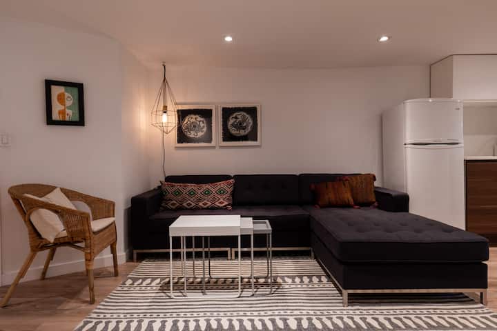 Modern 1br On A Gorgeous Tree-lined Toronto Street - Toronto, ON