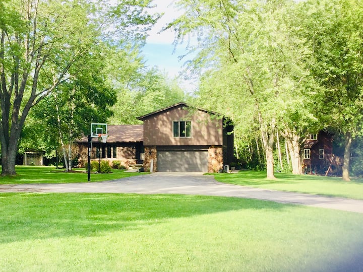4 Br 4.5 Acre Secluded Country Property - Fond du Lac, WI