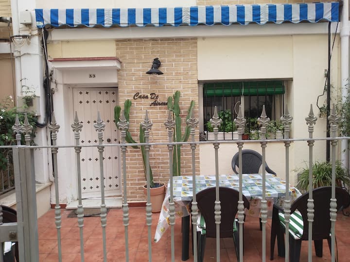 Casa De 2 Plantas En Centro Playa. Calle Privada - Chipiona