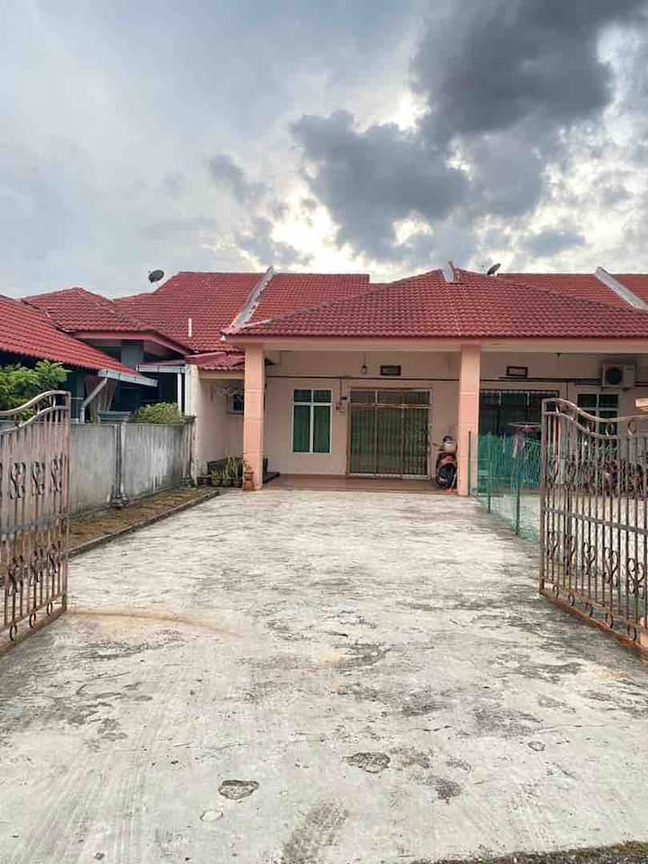 Hajjah Homestay Muar - Muar