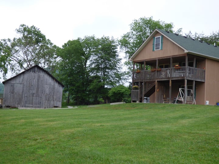 Martin House At Happiness Hills Farm - Berea, KY