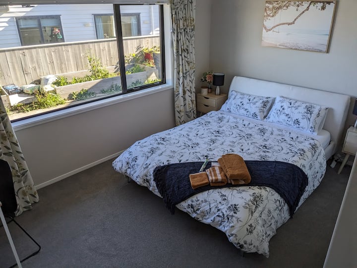Room In A Modern House-1 - Porirua