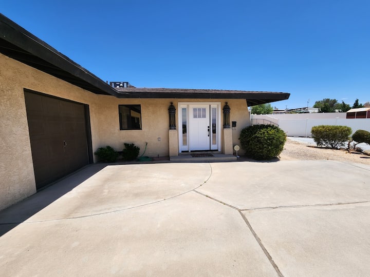 Safe & Conveniently Located Home - Apple Valley, CA