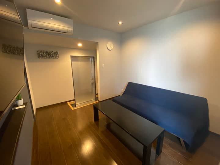 立地最高!那覇市のど真ん中。モノレール駅から徒歩3分!国際通りまで徒歩5分navy Room。 - 那霸市