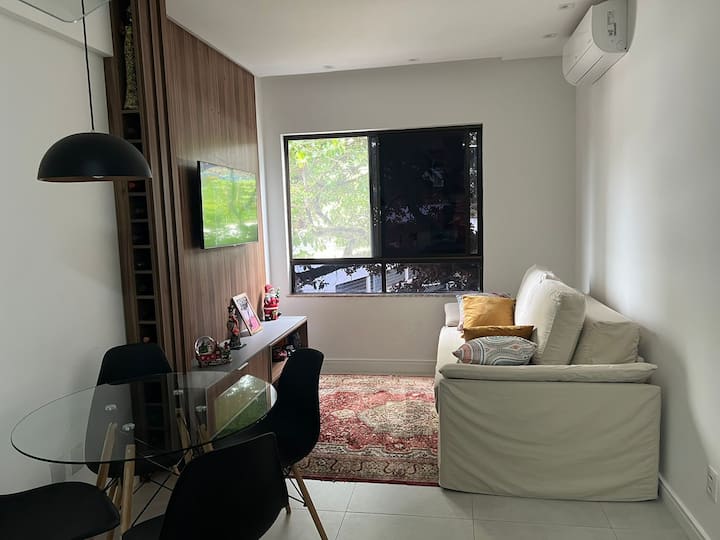 Quarto E Sala Com Muito Conforto Em Ondina - Salvador