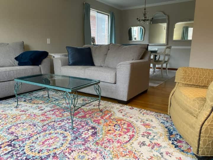 Roomy, Clean & Comfy West Akron 2 Bdrm Apartment - Peninsula, OH