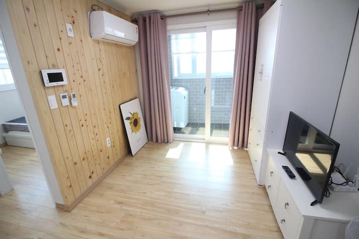 <더폼하우스>#5  광안리 신축건물 \단독^O^독채/ 구조=거실+침실 트윈베드(슈퍼싱글2) - Busan