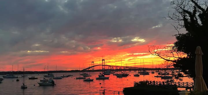 Cozy Newport Cottage Close To The Water & Downtown - Newport, RI