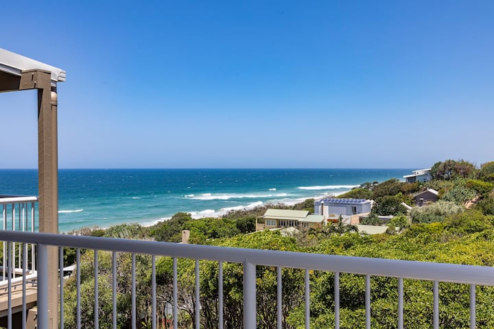 Wake Up To Ocean Views In Stylish Comfort - Noosa Heads