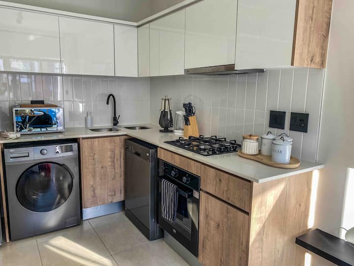 #Njayhomes Modern, Luxury Escape - Edenvale