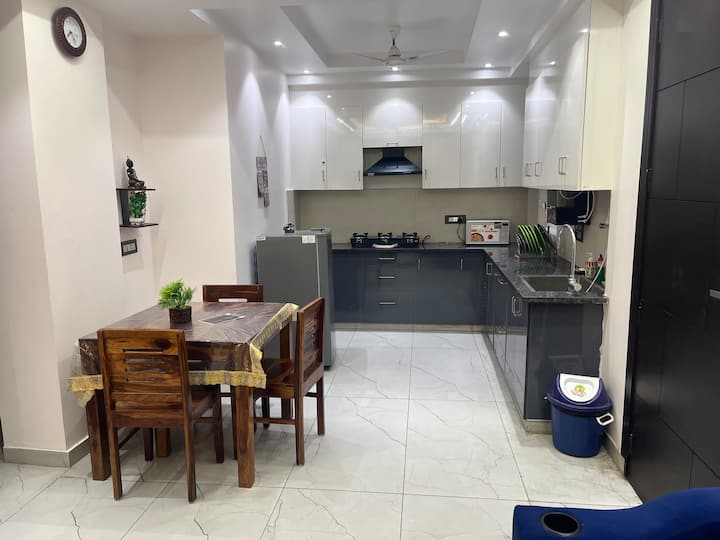 Gateway 2heaven Modern Lux 2bhk 3 Dbl Beds 2baths - 리시케시