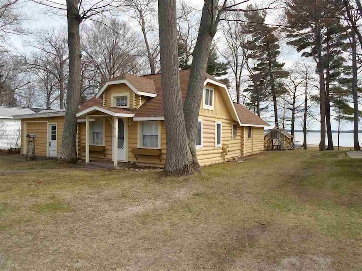 Captains Cabin Lake Front - Houghton Lake, MI
