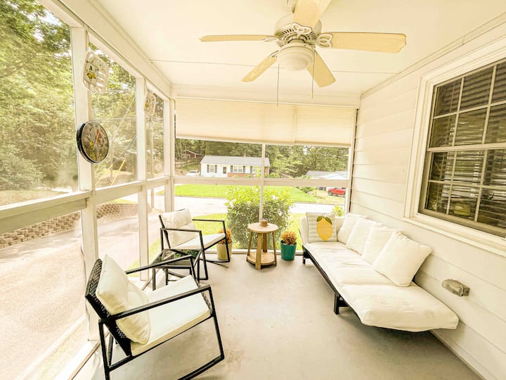 Charming & Cozy Midtown Ranch Home - Raleigh, NC