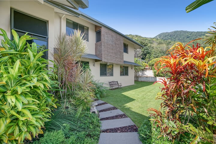 Barringtonia Family Retreat - Cairns