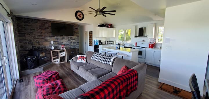 Cottage On The Lake & River - Fenelon Falls