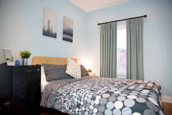 Cozy & Private Bedroom 1 Min To Subway. - Toronto