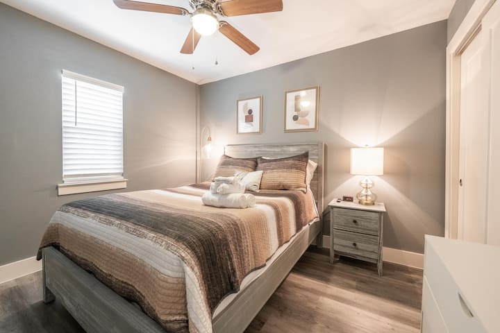 Charming 3br Home Steps From Downtown Georgetown! - Georgetown, TX