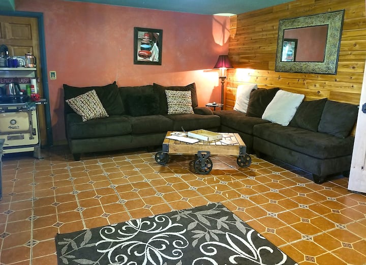 Relax In A Garden Oasis! Queen Bed ~ Hot Tub! - Idaho